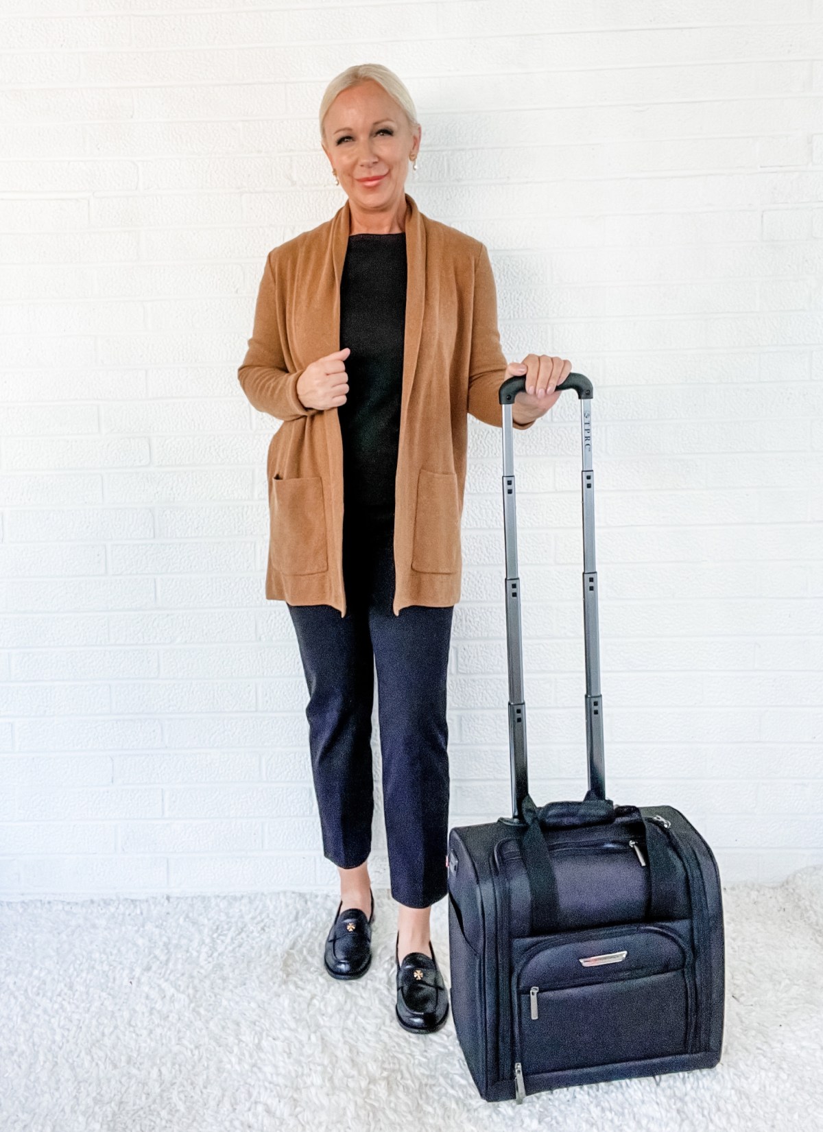 Travel Tuesday: Sophisticated Travel Outfits for Early Fall Fashion ...